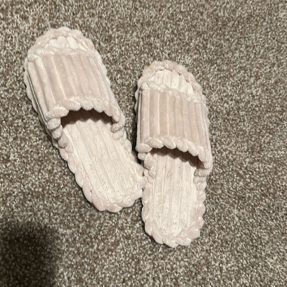 Shoes | Slippers Size Small | Poshmark